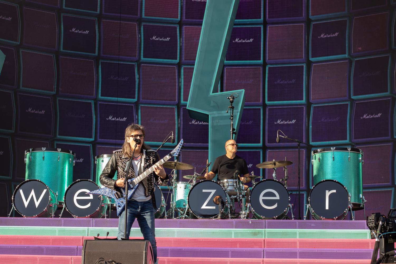 Fall Out Boy ‘dance, dances’ the night away with Green Day and Weezer ...